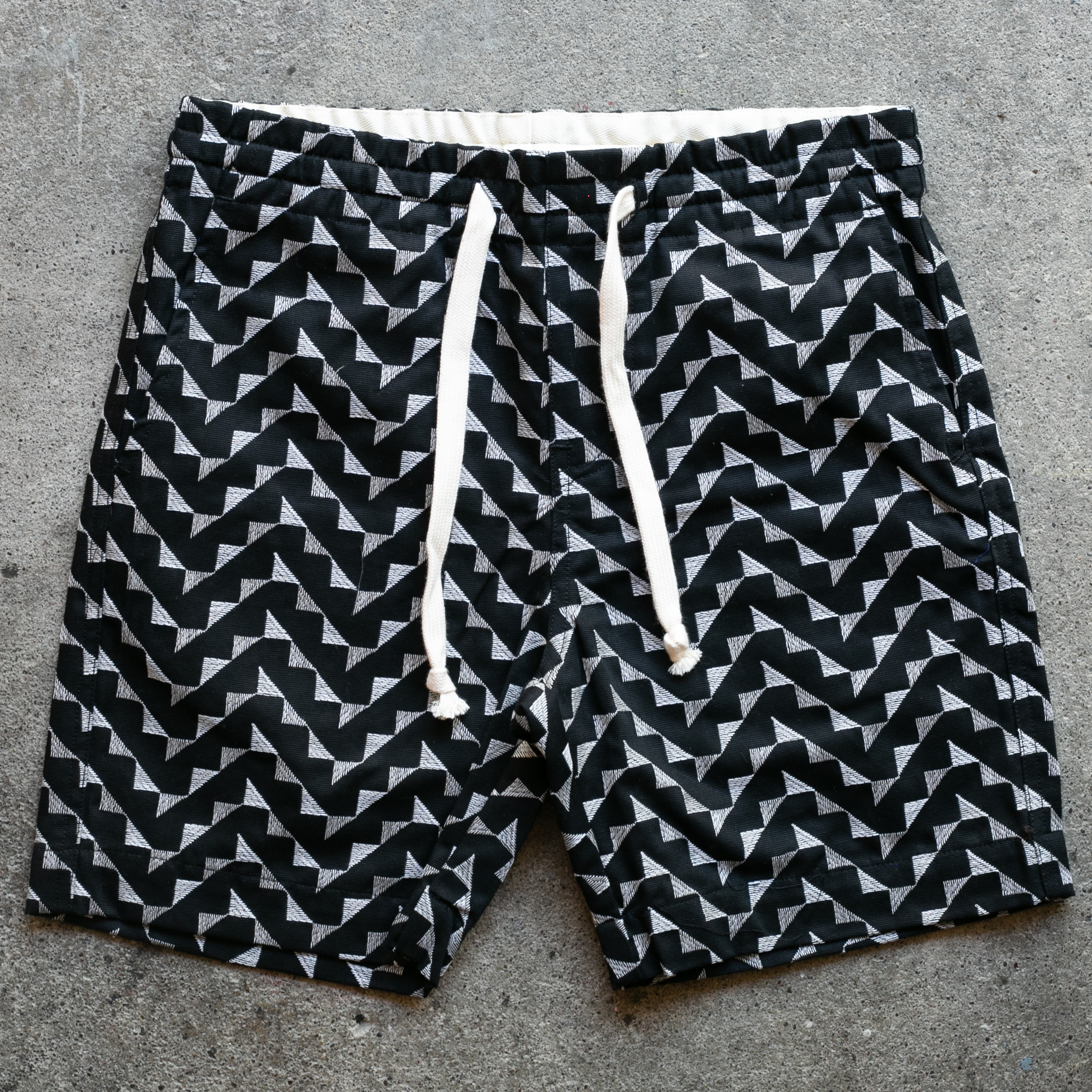 101 Japan Grosgrain Triangle Shorts - Black | Gustin Chinos